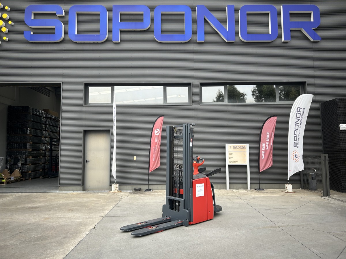 Stacker Linde 1400 Kgs com plataforma de operador - SOPONOR